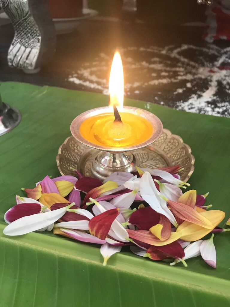 "Deep jyoti mantra" in Sanskrit! Meaning and Benefits - Vipra Speaks